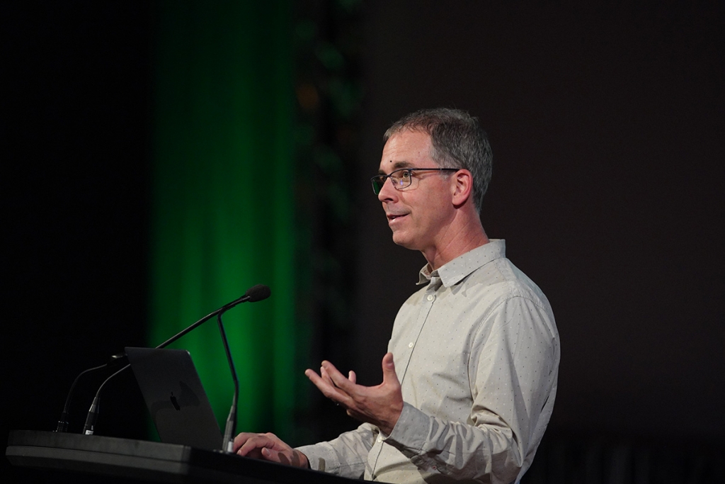 What it took to make 'Stuart Little's' fur, 20 years ago - befores & afters