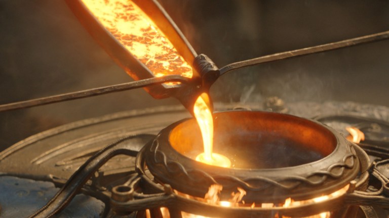 The VFX behind the forging of the Three Rings in 'The Rings of Power ...
