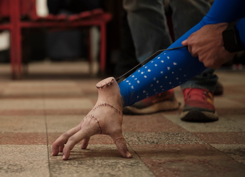 Behind the scenes of 'Wednesday', its on-set performer for Thing, and ...