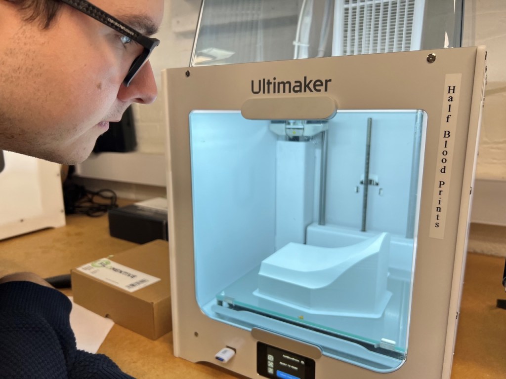 Re-creating the hypersleep chamber, in miniature, from 'Alien ...