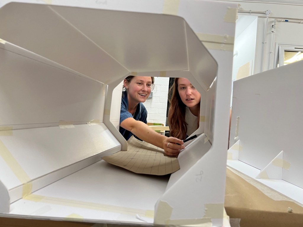 Re-creating the hypersleep chamber, in miniature, from 'Alien ...