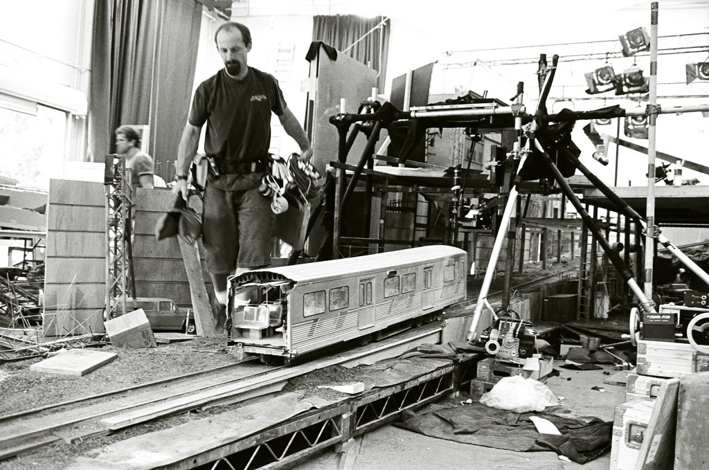 The enduring allure of the VFX of 'Speed' - befores & afters